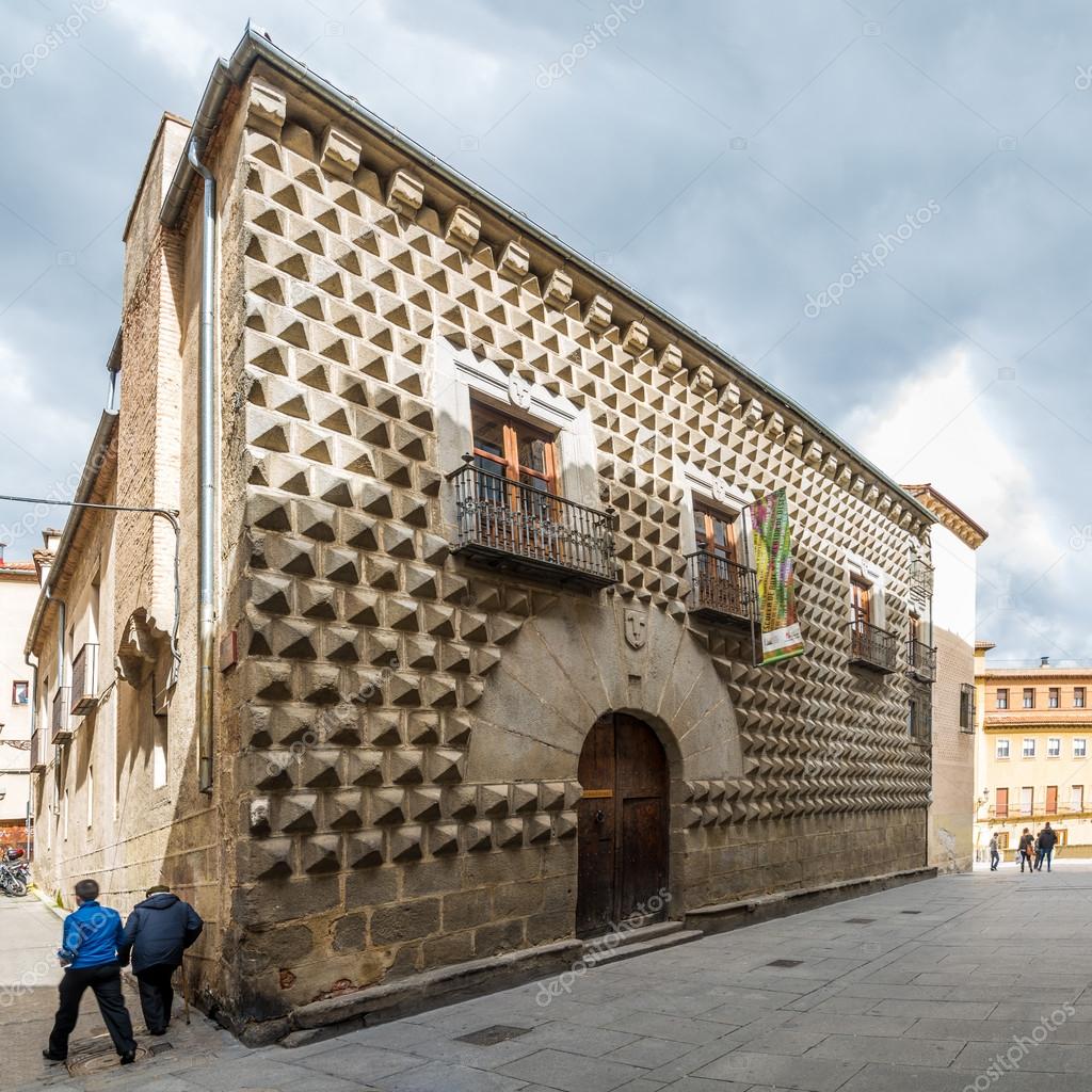 Casa de Los Picos - Casa Los Picos en Segovia — Foto editorial de stock ...