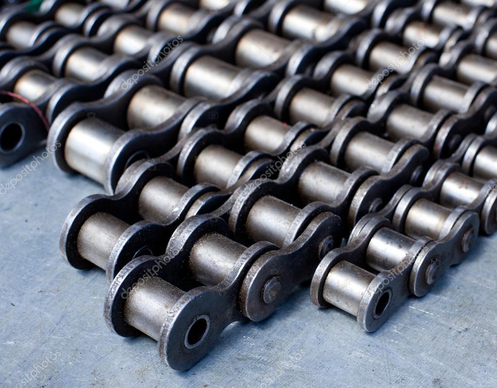 Metal link chains Stock Photo by ©budabar 73219743