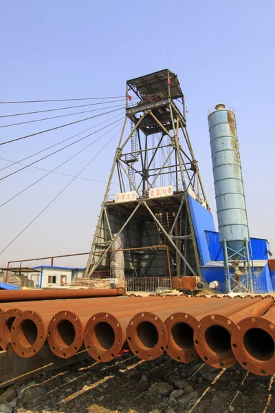 Drilling derrick in a iron mine Stock Photo by ©zhangyuangeng 43576563