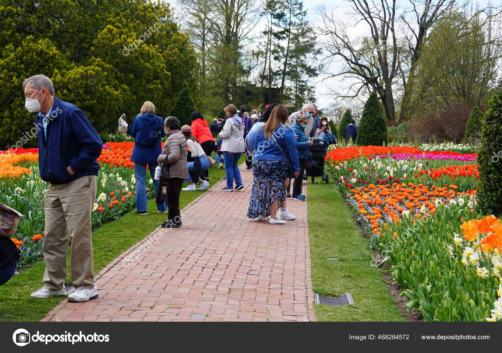 Kenneth Square Pennsylvania April 2021 Visitors Wearing Mask Walking ...