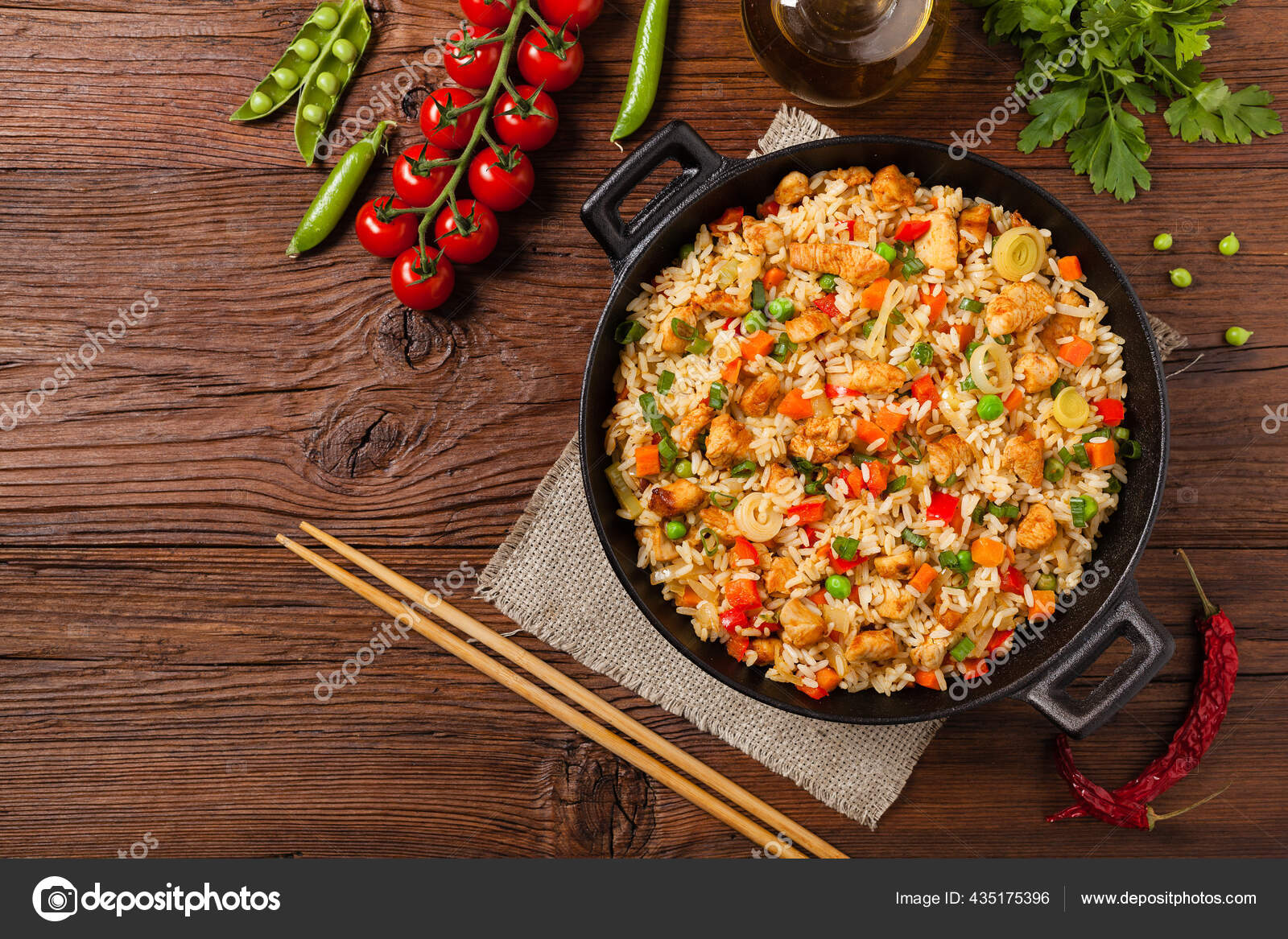 Stekt Ris Med Kyckling Beredd Och Serverad Wok Naturligt, 40% OFF