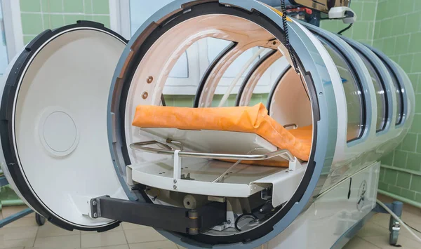 Hyperbaric oxygen therapy Stock Photos, Royalty Free Hyperbaric oxygen ...