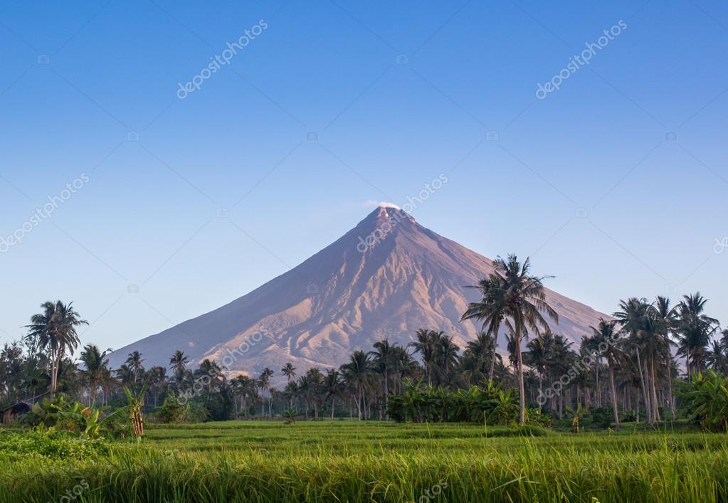 Vulcano Mount Mayon in the Philippines Stock Photo by ©Wassiliy 84761752