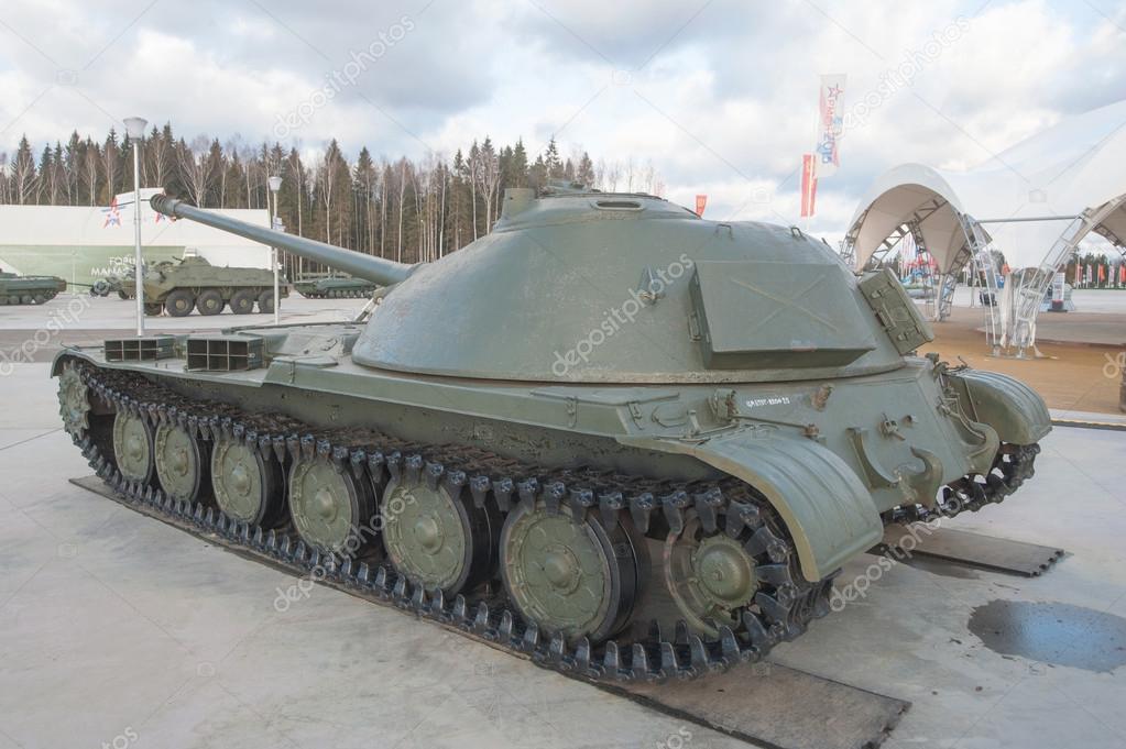 Soviet experimental gun mount Su-100M (object 416) in the Park "Patriot ...
