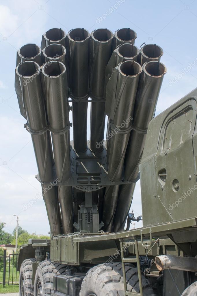 MLRS 9K58 "Smerch" - Soviet and Russian multiple launch rocket systems ...