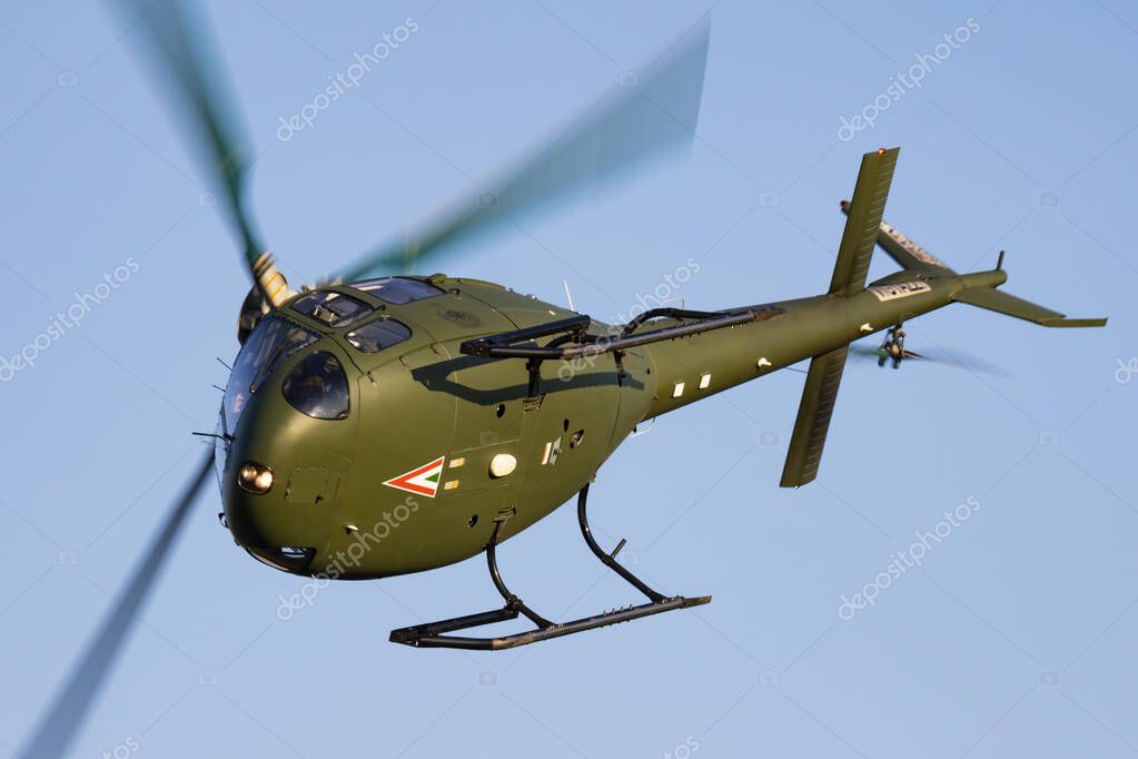 Helicópteros Airbus de la Fuerza Aérea Húngara Eurocopter AS350 H125M ...