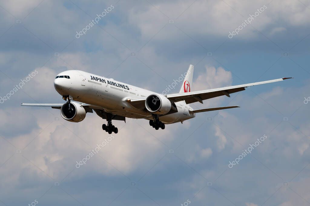 LONDRES / REINO UNIDO - 14 DE JULIO DE 2018: JAL Japan Airlines Boeing 777-300ER Avión de ...