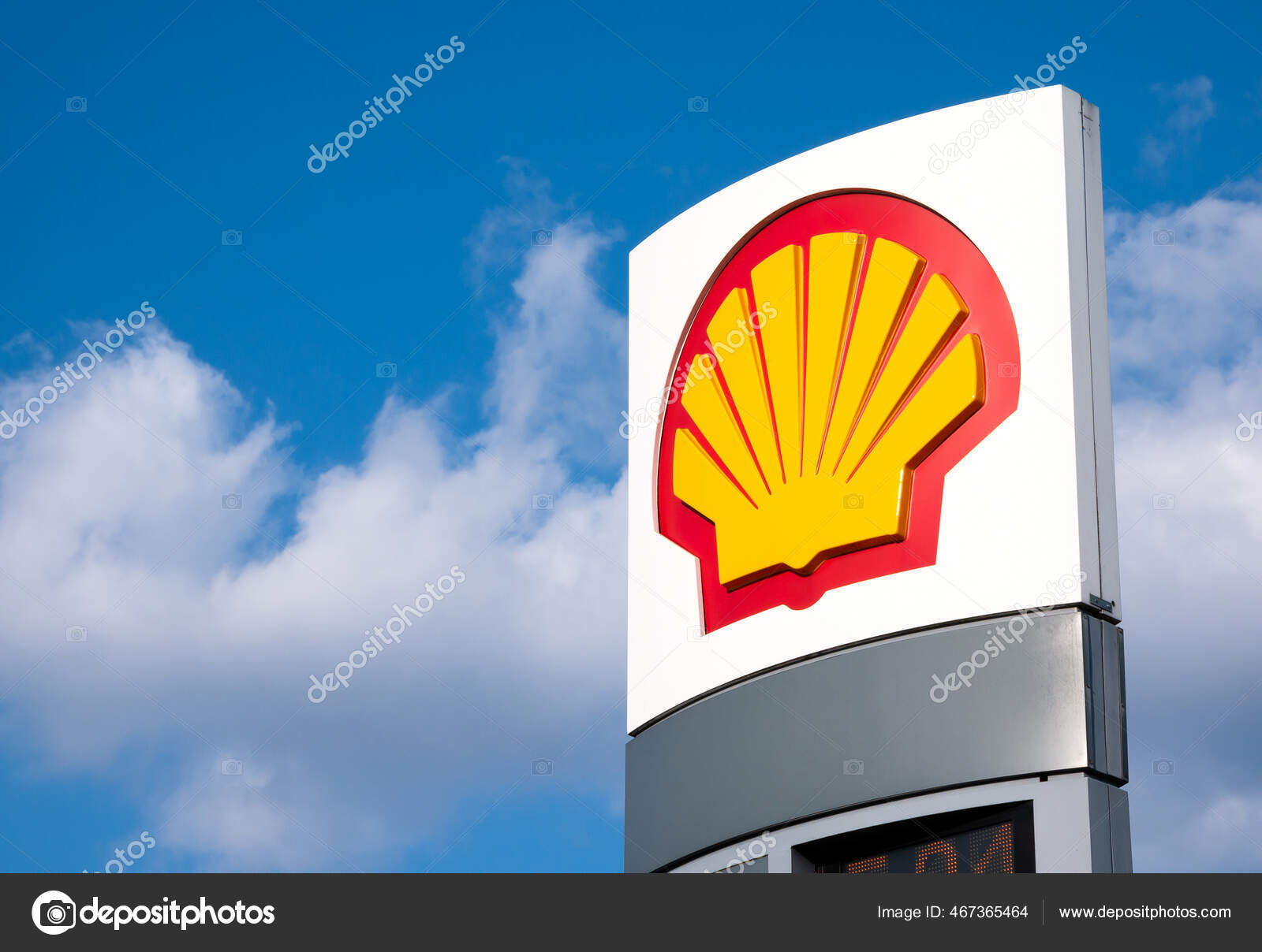 Royal Dutch Shell Gas Station Signage Shell Symbol Sign Closeup Stock ...