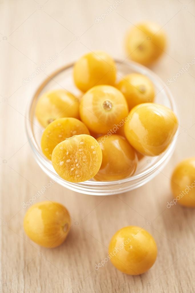 Inca berries in a glass bowl ready to eat — Stock Photo © Greatstock ...