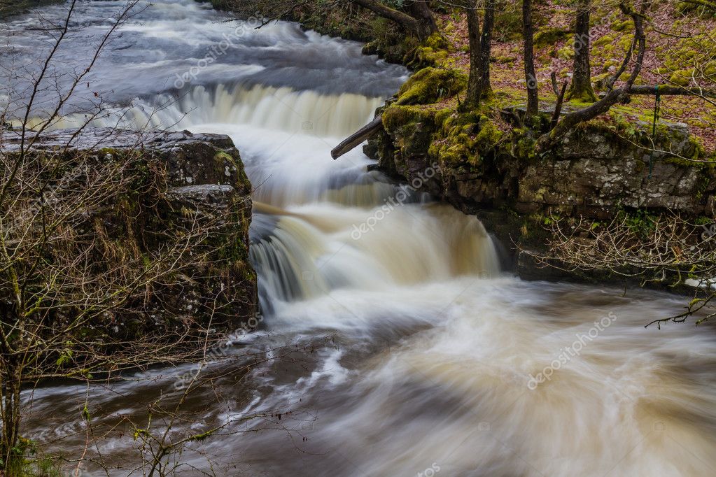 Sgwd y Bedol cascada. En el río Nedd Fechan Gales del Sur, Reino Unido ...