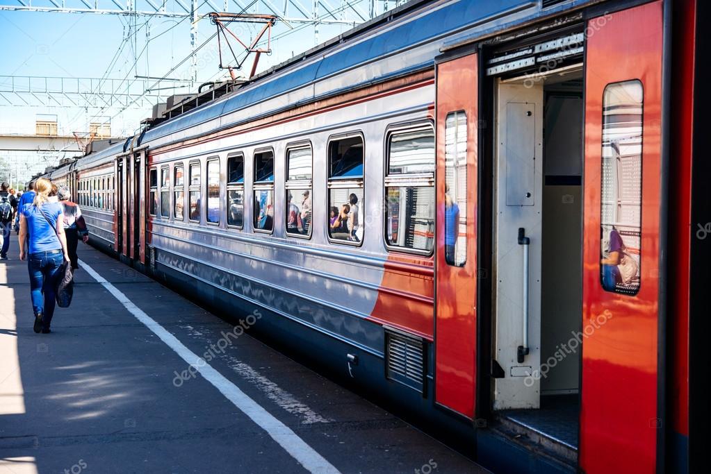 Electric train at a platform ⬇ Stock Photo, Image by © gregorylee #97058934