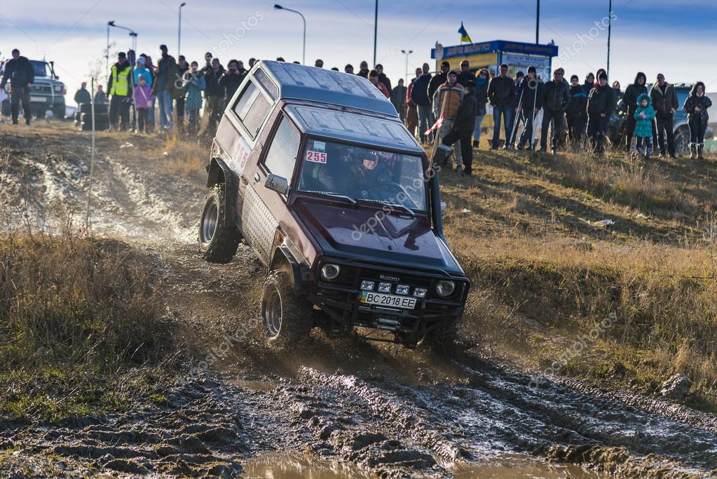 Unknown rider on the off-road vehicle overcomes a route – Stock ...