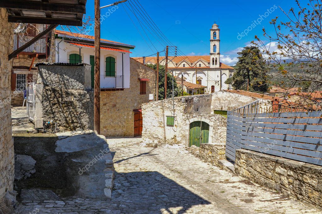 El pueblo de montaña de Lofu, conocido desde el siglo XIV, por su ...