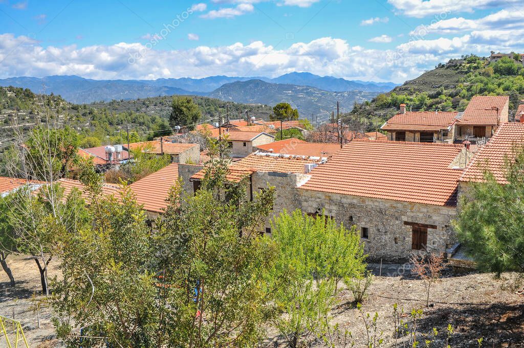 El pueblo de montaña de Lofu, conocido desde el siglo XIV, por su ...