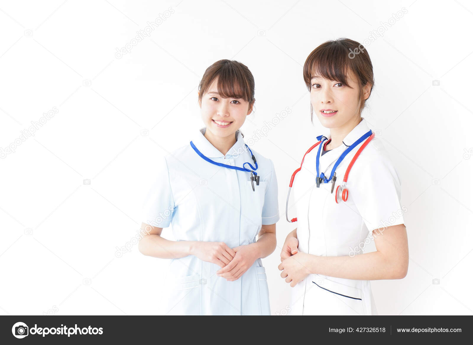 Dos Jóvenes Enfermeras Asiáticas — Foto de stock #427326518 © maroke