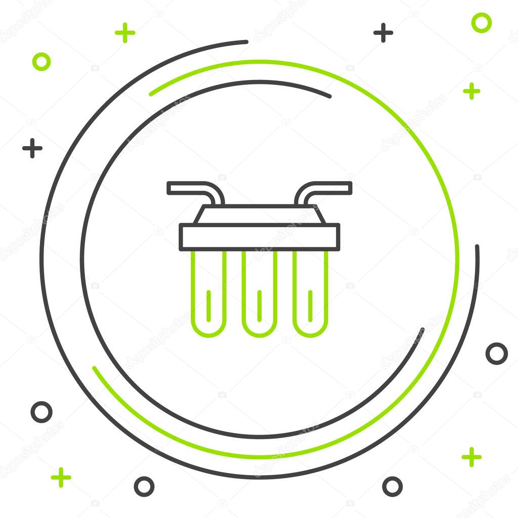 Línea Icono del filtro de agua aislado sobre fondo blanco. Sistema de ...