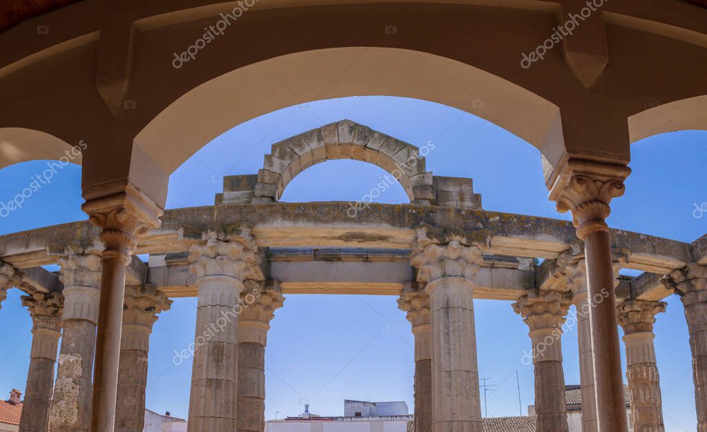 Mérida, España - 17 de abril de 2021: Templo de Diana visto desde el ...