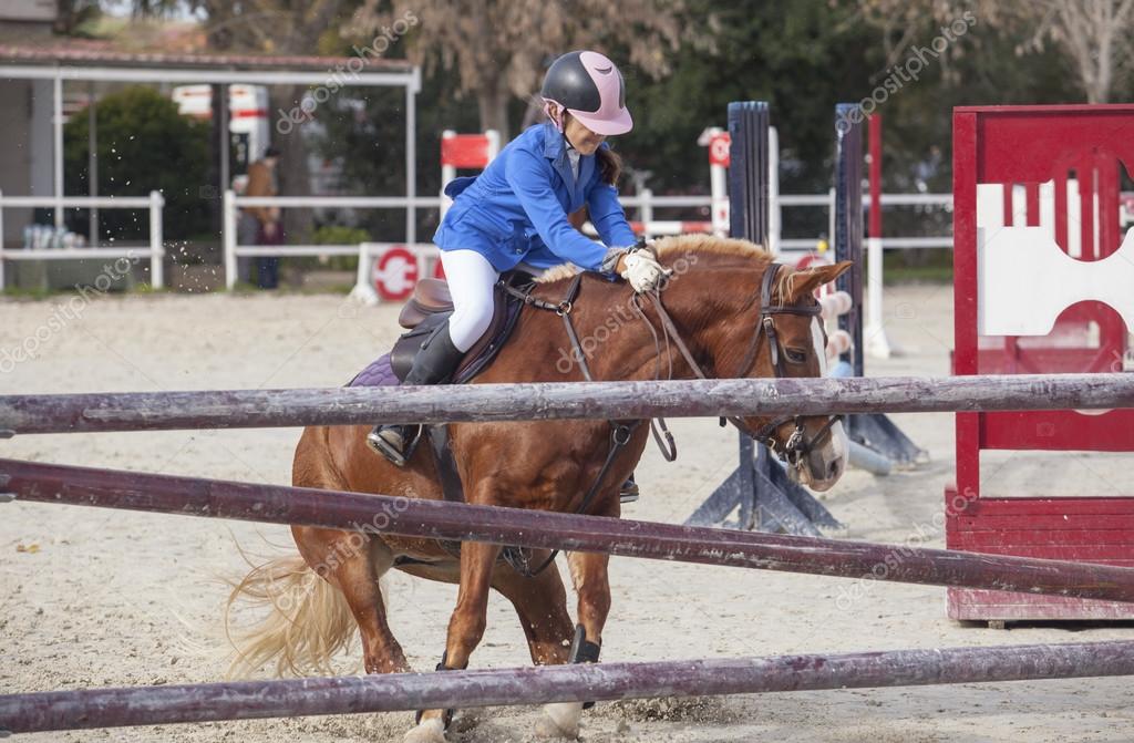 Horse baulking to jump just before the obstacle — Stock Editorial Photo ...