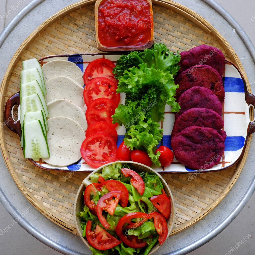 Increíble colorido alimento de materia prima para hamburguesa vegana de ...