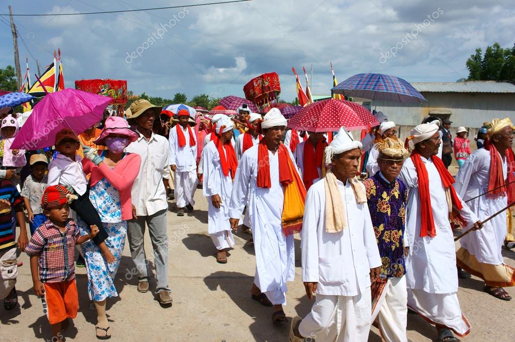 Disangka tokong, non Islam ‘sembahyang’ di masjid