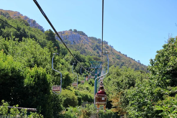 Cableway nas montanhas images libres de droit, photos de Cableway nas ...