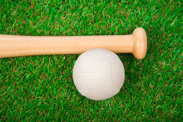 Baseball bat and ball on green turf background — Stock Photo © fraeje ...