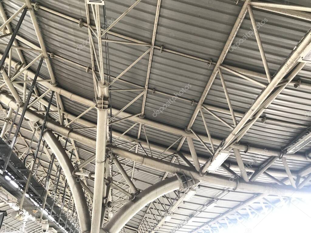 Triangular de secci n transversal truss miembros utilizados para panel s ndwich techo ...