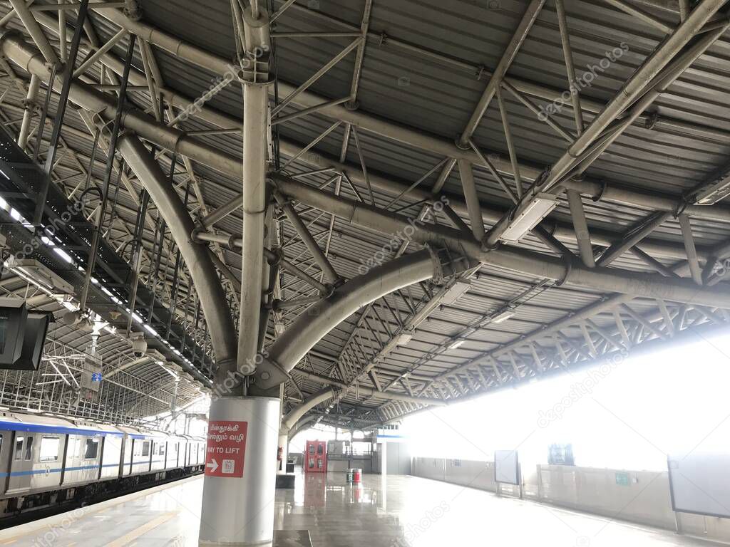 Triangular de sección transversal truss miembros utilizados para panel ...