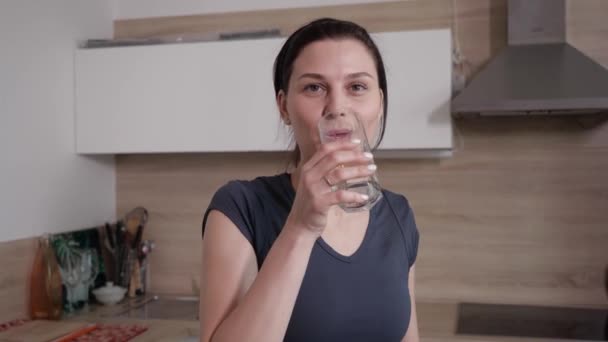 1,915 Women drinking water Videos, Royalty-free Stock Women drinking water Footage | Depositphotos