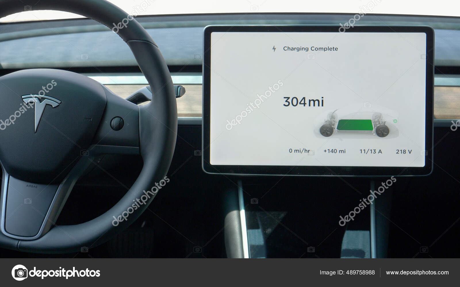 CLOSE UP: Touchscreen inside a Tesla notifies the car battery is fully ...