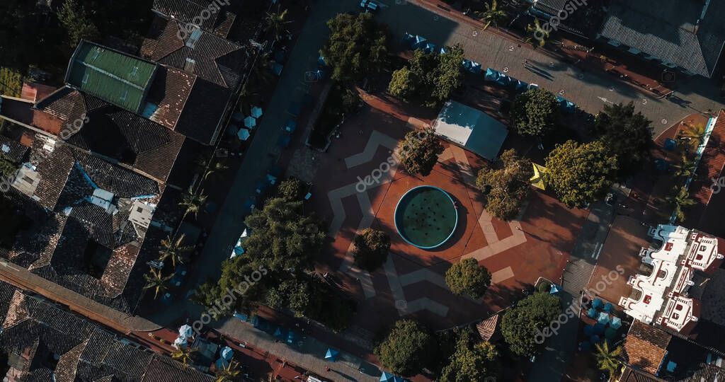 Vista aérea de calles urbanas de El Penol, Guatape, Colombia "," Vista ...