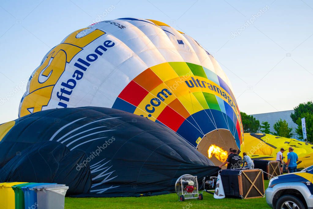 IGUALADA, ESPAÑA - 10-jul-2019: Concentración de globos aerostáticos de ...