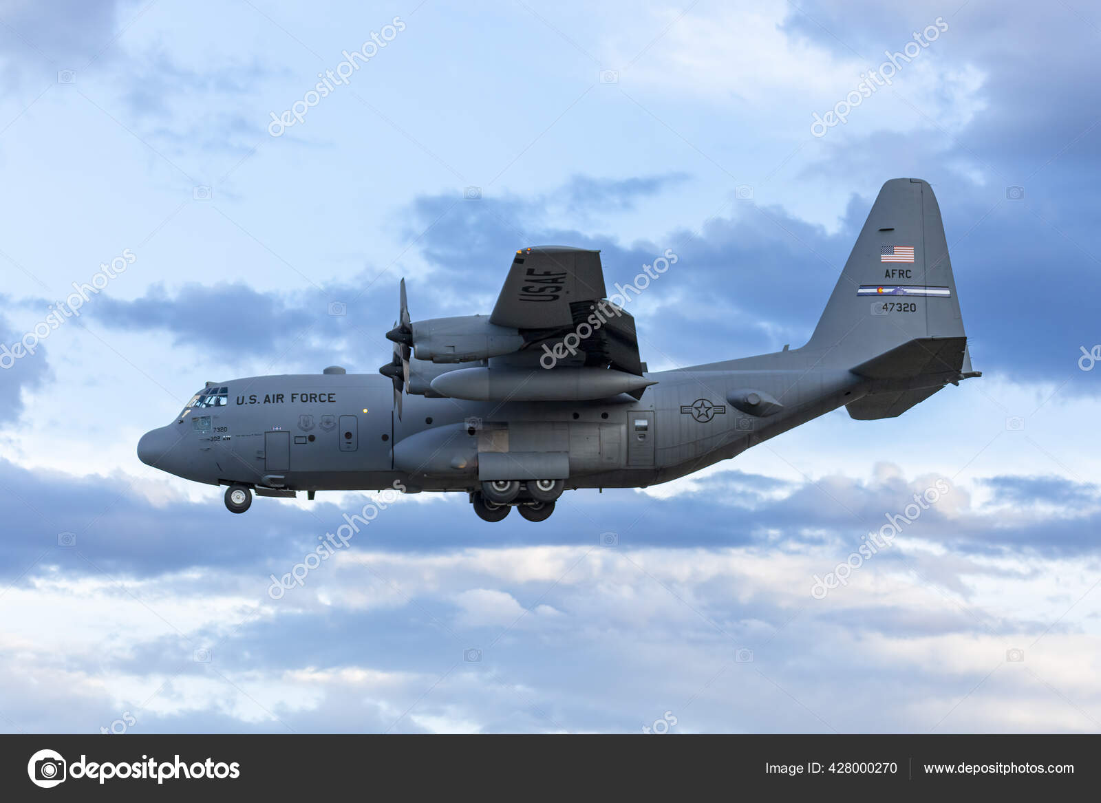Airforce Lockheed Martin 130 Hercules Its Final Descent Landing — Stock ...