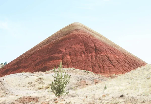 Les collines rouges Stock Photos, Royalty Free Les collines rouges ...