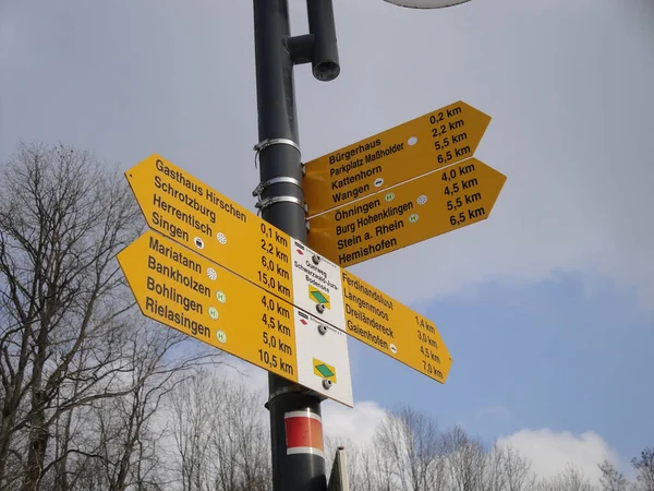 Sign posts Stock Photos, Royalty Free Sign posts Images | Depositphotos