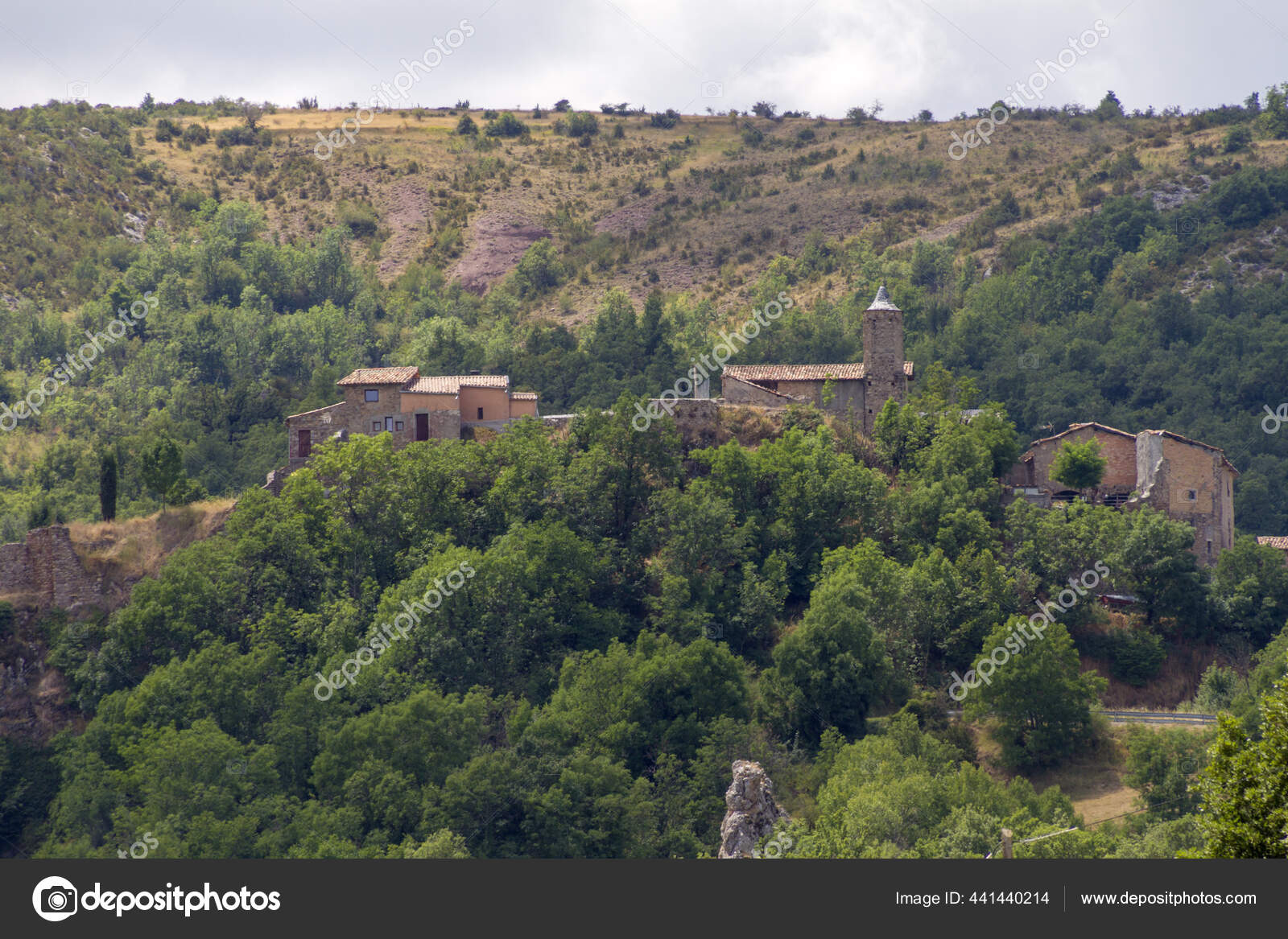 Ancient Rural Building Ruins Surrounded Lush Summer Vegetation — Stock ...