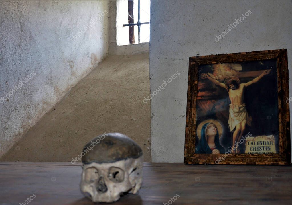 VANATORI, RUMANÍA - 01 de mayo de 2016: Estos son los huesos de los ...