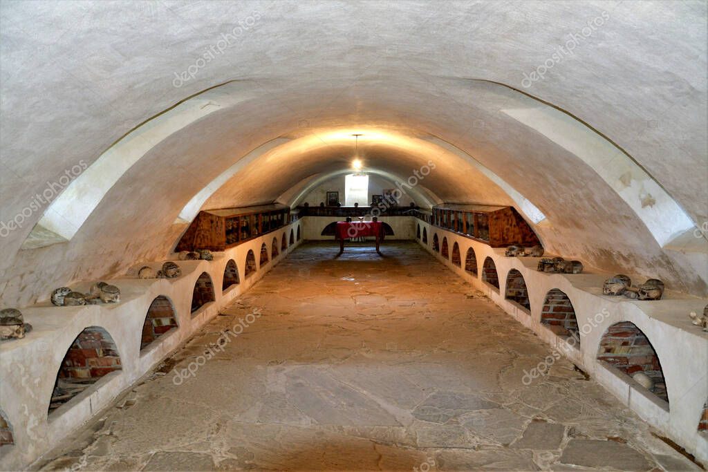 VANATORI, RUMANÍA - 01 de mayo de 2016: Estos son los huesos de los ...