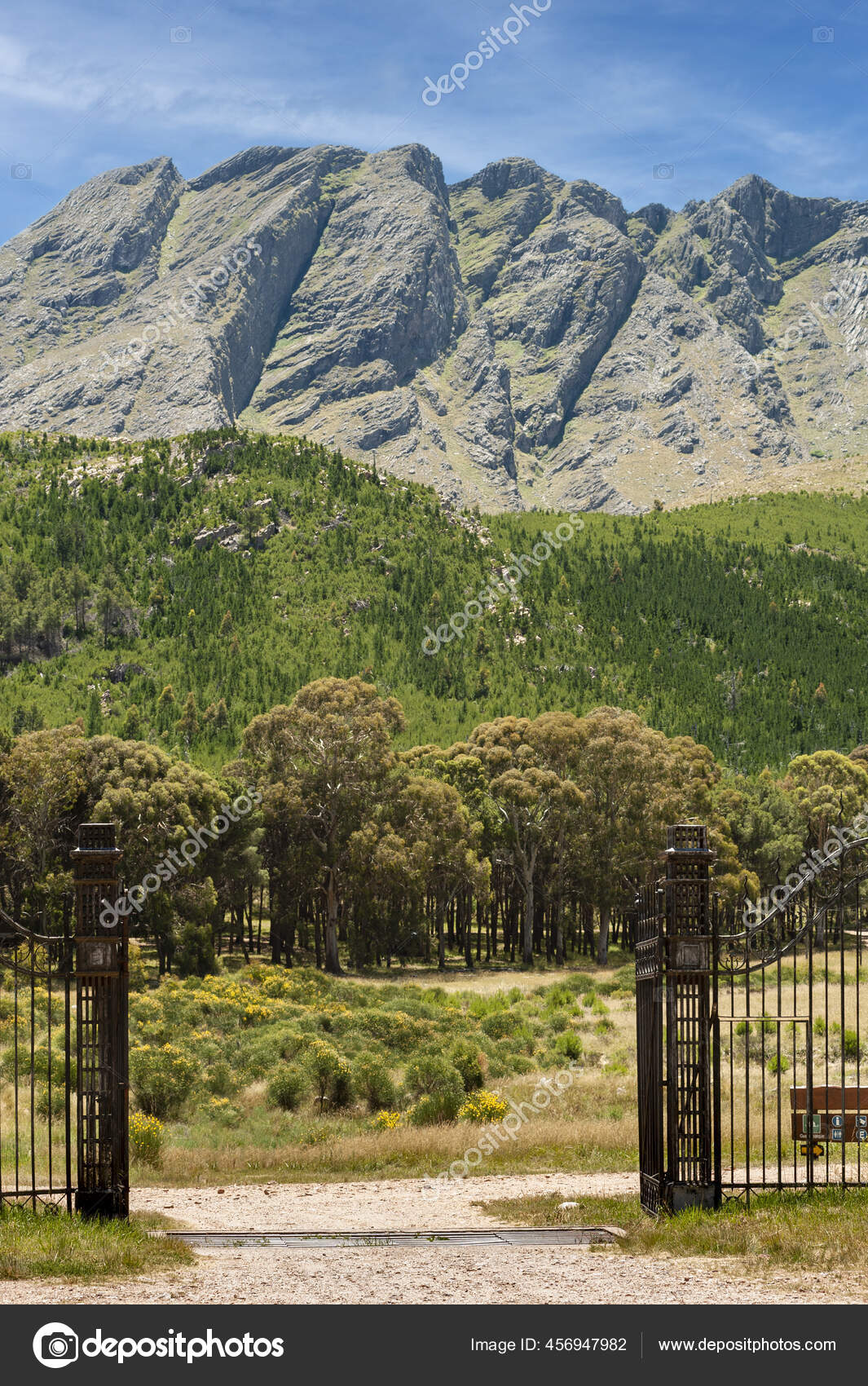 Las Puertas Del Parque Provincial Ernesto Tornquist Provincia Buenos ...