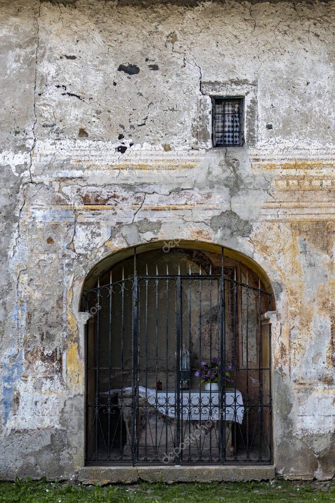Una parte de la antigua casa en Cornello dei Tasso, antiguo pueblo ...