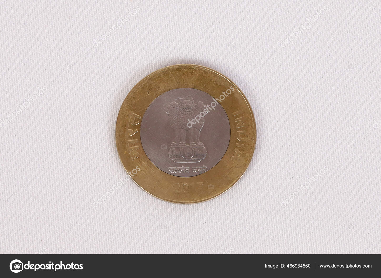 Una Moneda Rupia India Aislada Sobre Fondo Blanco: fotografía de stock ...