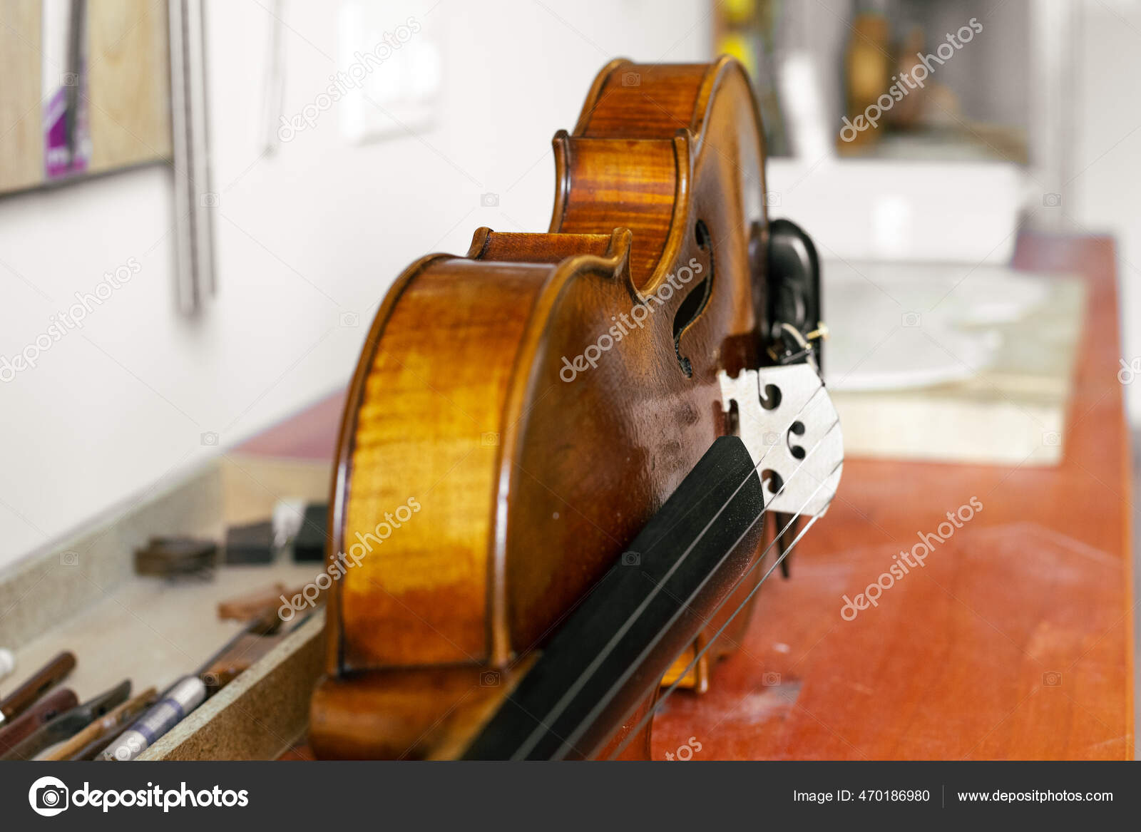 Broken Violin Set Dusty Wooden Table Luthier's Workshop Waiting Repair ...