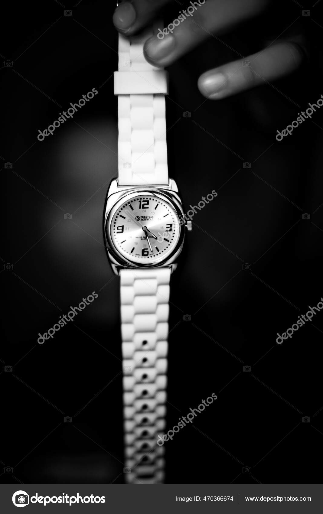 Duluth United States Jan 2021 White Analog Clock Watch — Stock ...