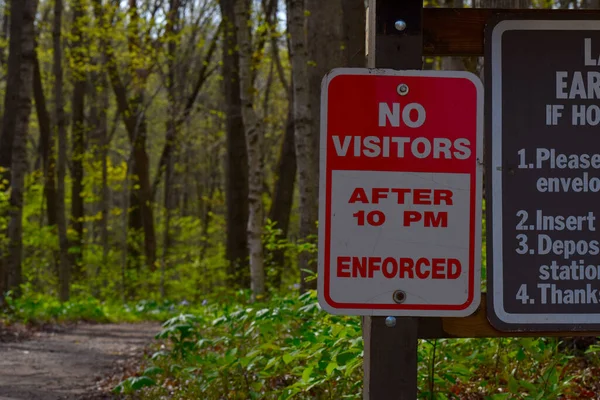 Imágenes de Señales del parque, fotos de Señales del parque sin ...