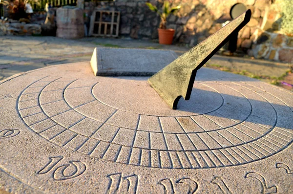 El reloj de sol fotos de stock, imágenes de El reloj de sol sin ...