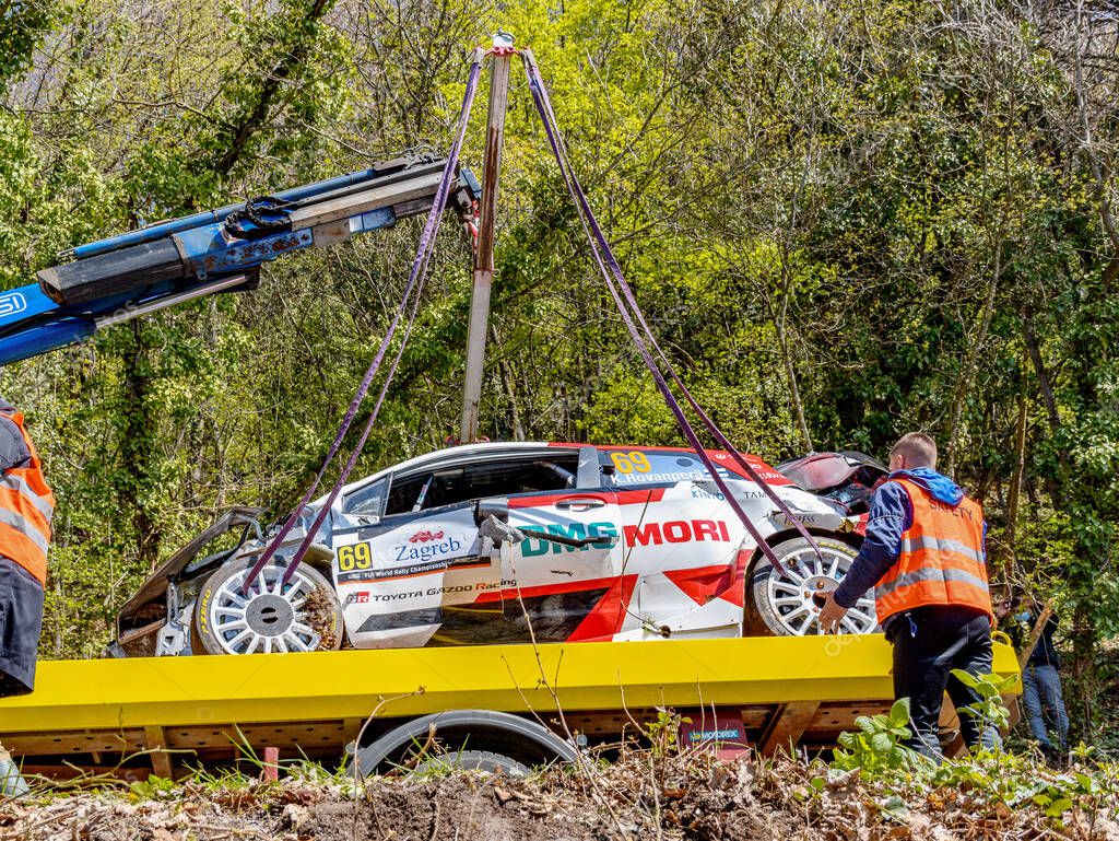 ZAGREB, CROACIA - 23 abr 2021: Se estrelló Toyota Gazoo Racing Yaris ...