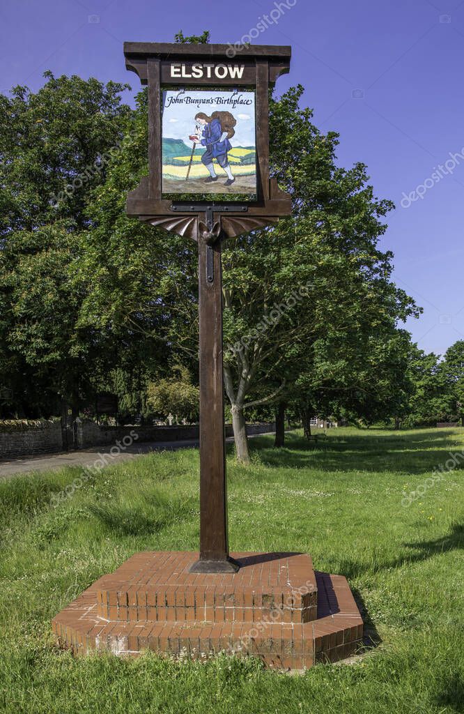 BEDFORD, REINO UNIDO - 14 de junio de 2021: Señal de la aldea de Elstow ...