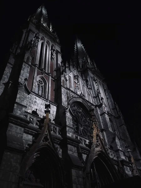 Pampered queen’s heart has the powerful minster as the white moonlight ...