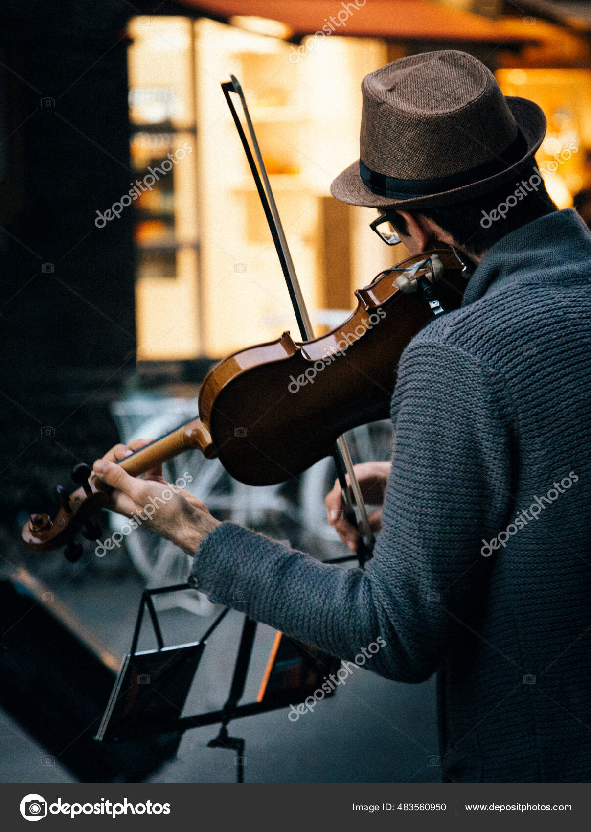 Back View Violinist Playing Violin Restaurant — Stock Photo © Wirestock ...