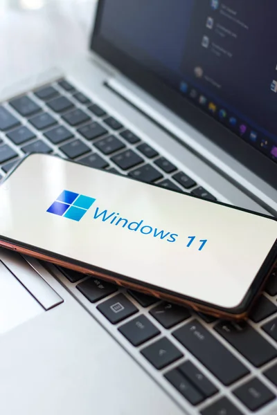 Windows 11 logo Stock Photos, Royalty Free Windows 11 logo Images ...